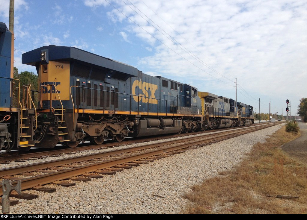 CSX 5415, 360, and 774 wait for NB green